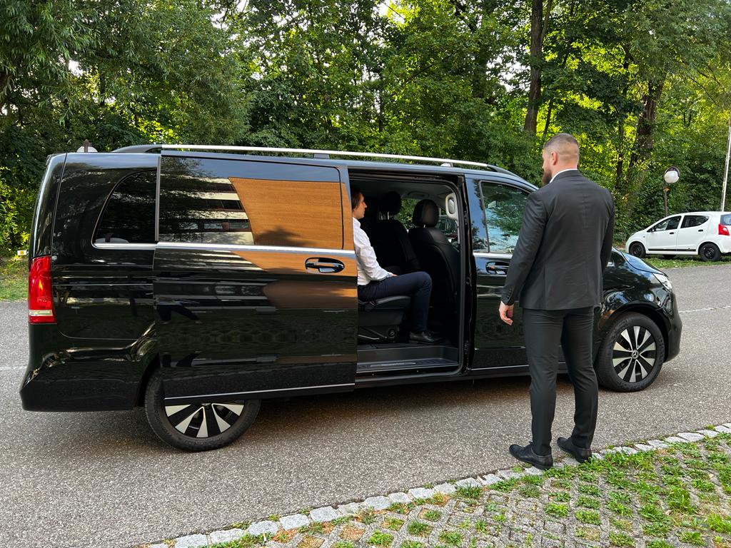 Hire a Mercedes V-class minivan with private driver in Switzerland ...